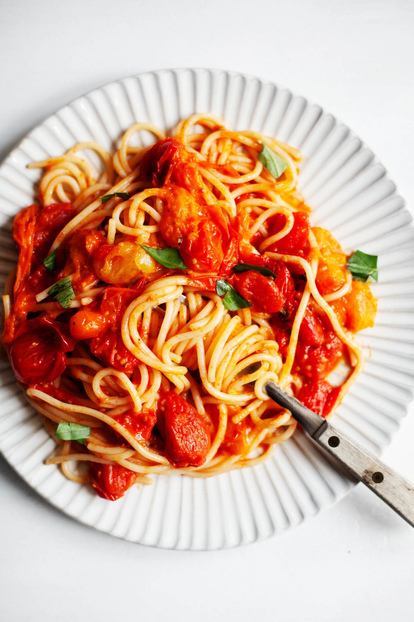 Vegan Burst Cherry Tomato Pasta | The Full Helping
